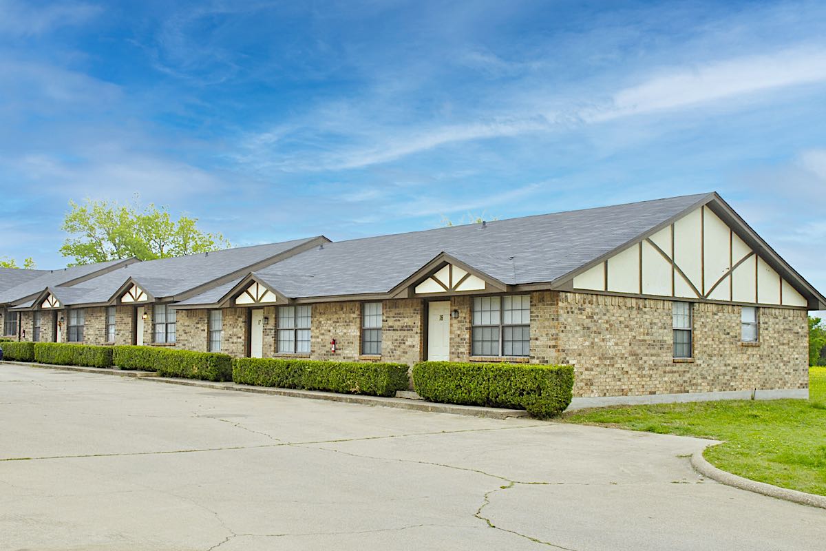 Summit Place - Fluellen-Hoover Multifamily Group